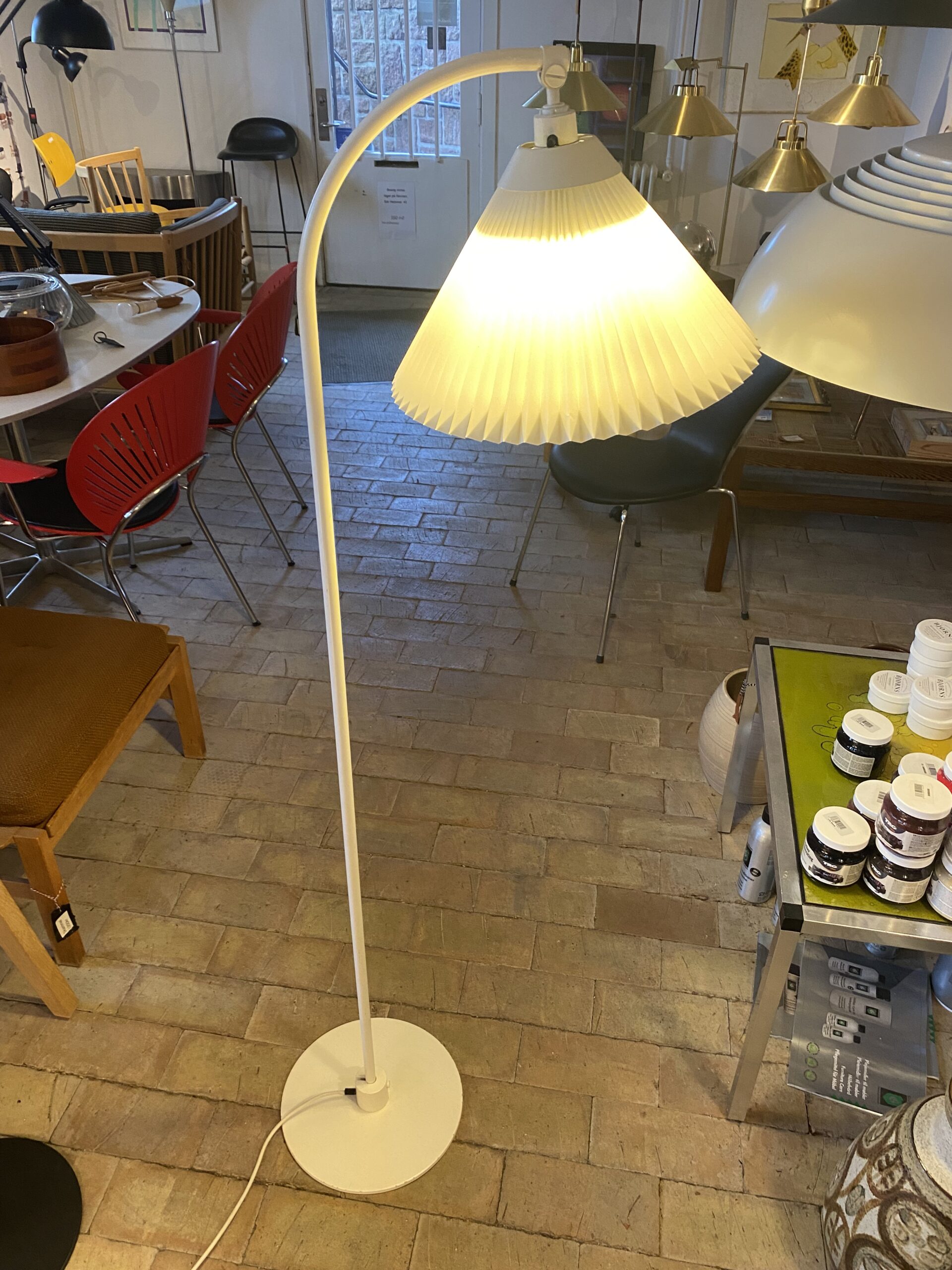 Le klint standerlampe hvid og sort. - 2ndlifedesign ApS
